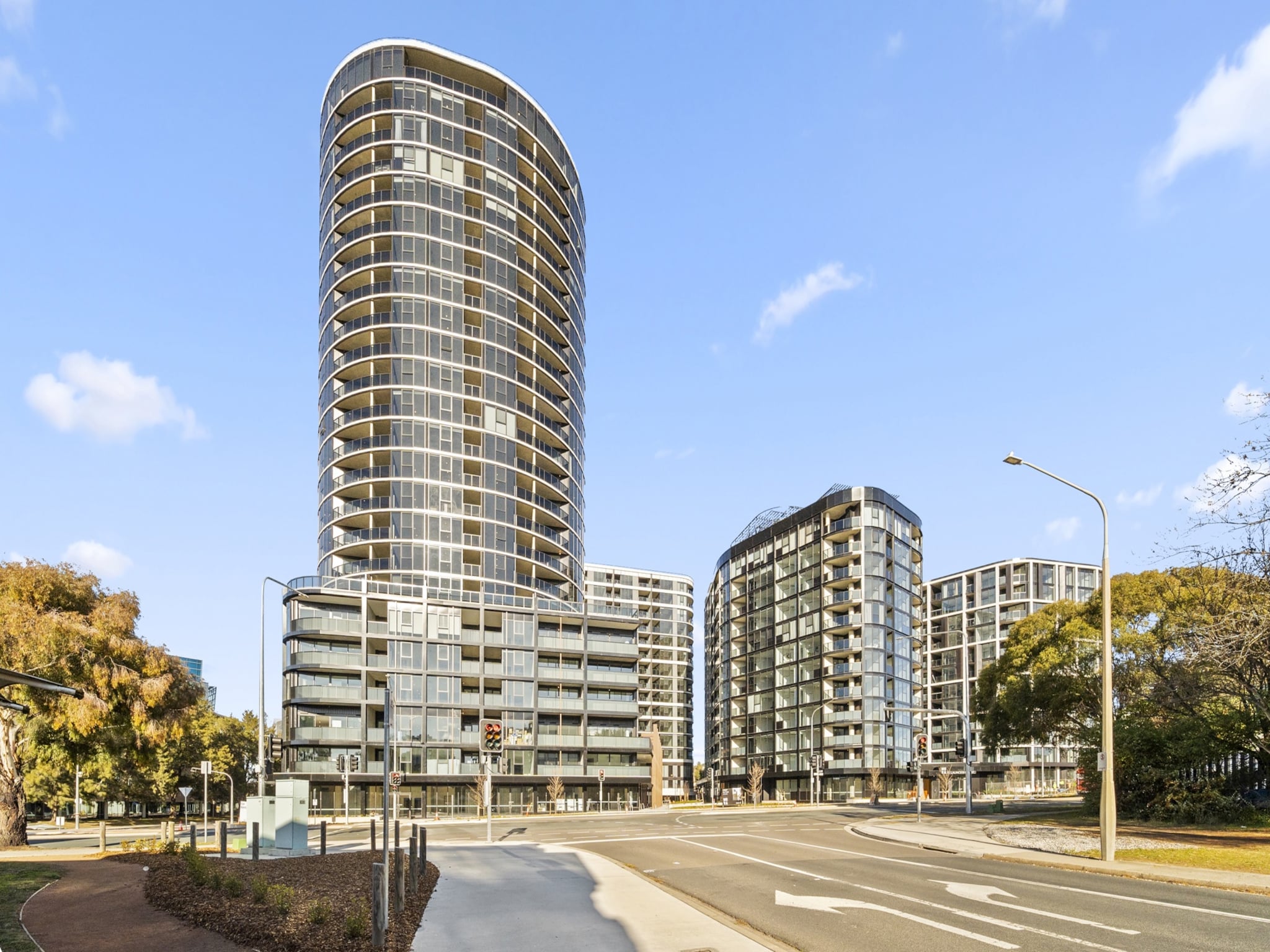 Phillip 2-bed: Chic Interiors, Amazing Amenities - Australia