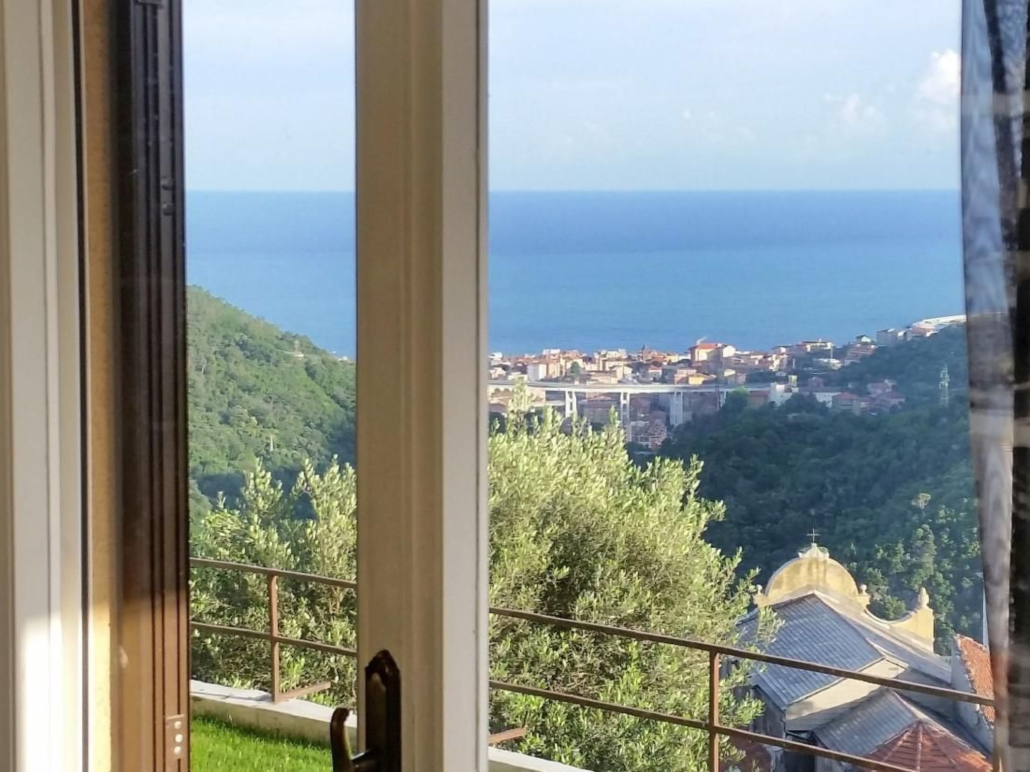 In Varazze Mit Garten Und Parkplatz - Italy