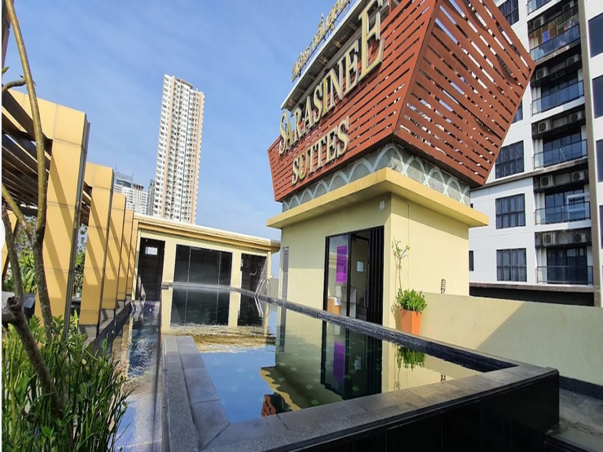 Elegant Executive Suite | Stylish Bangkok Stay - バンコク
