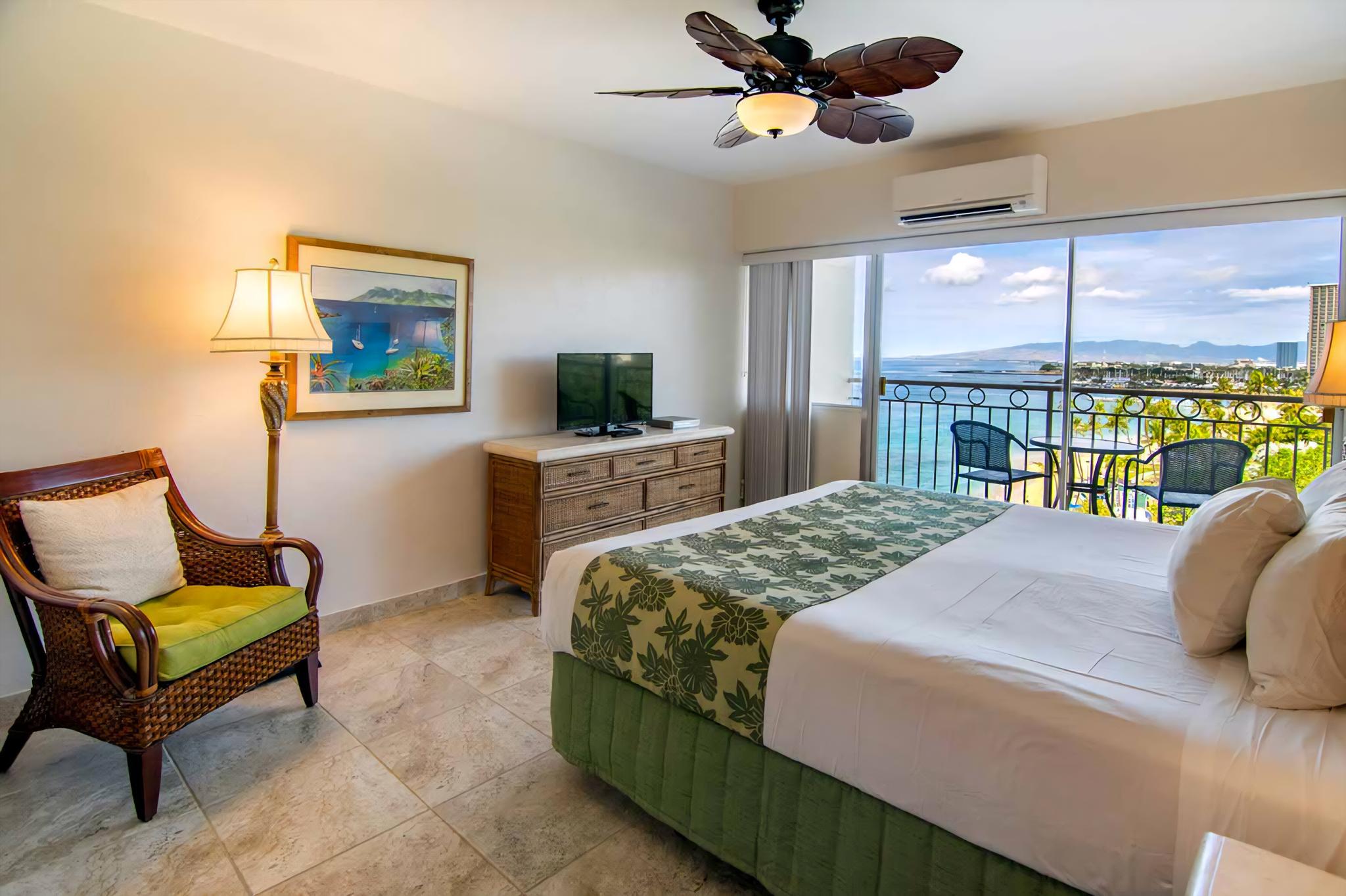 Waikiki Shore 902 Ocean View 2 Bedroom - Honolulu, HI