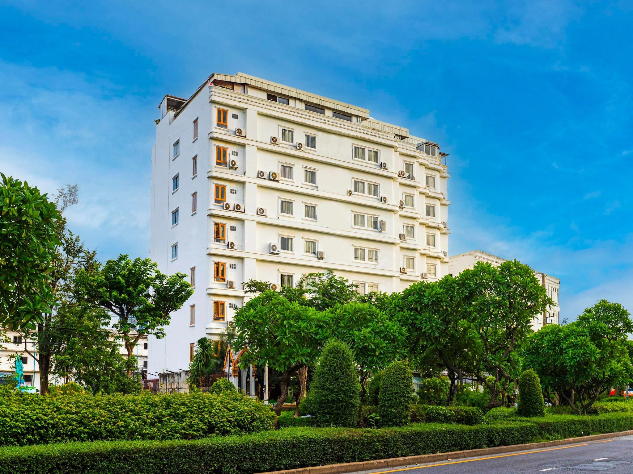 Relaxed Twin Comfort | Howard Square Escape - Bangkok