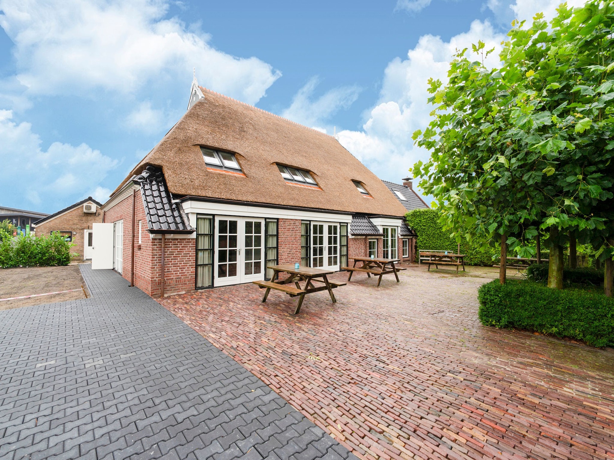 Spacious Farmhouse With Sauna, Hottub - Pays-Bas