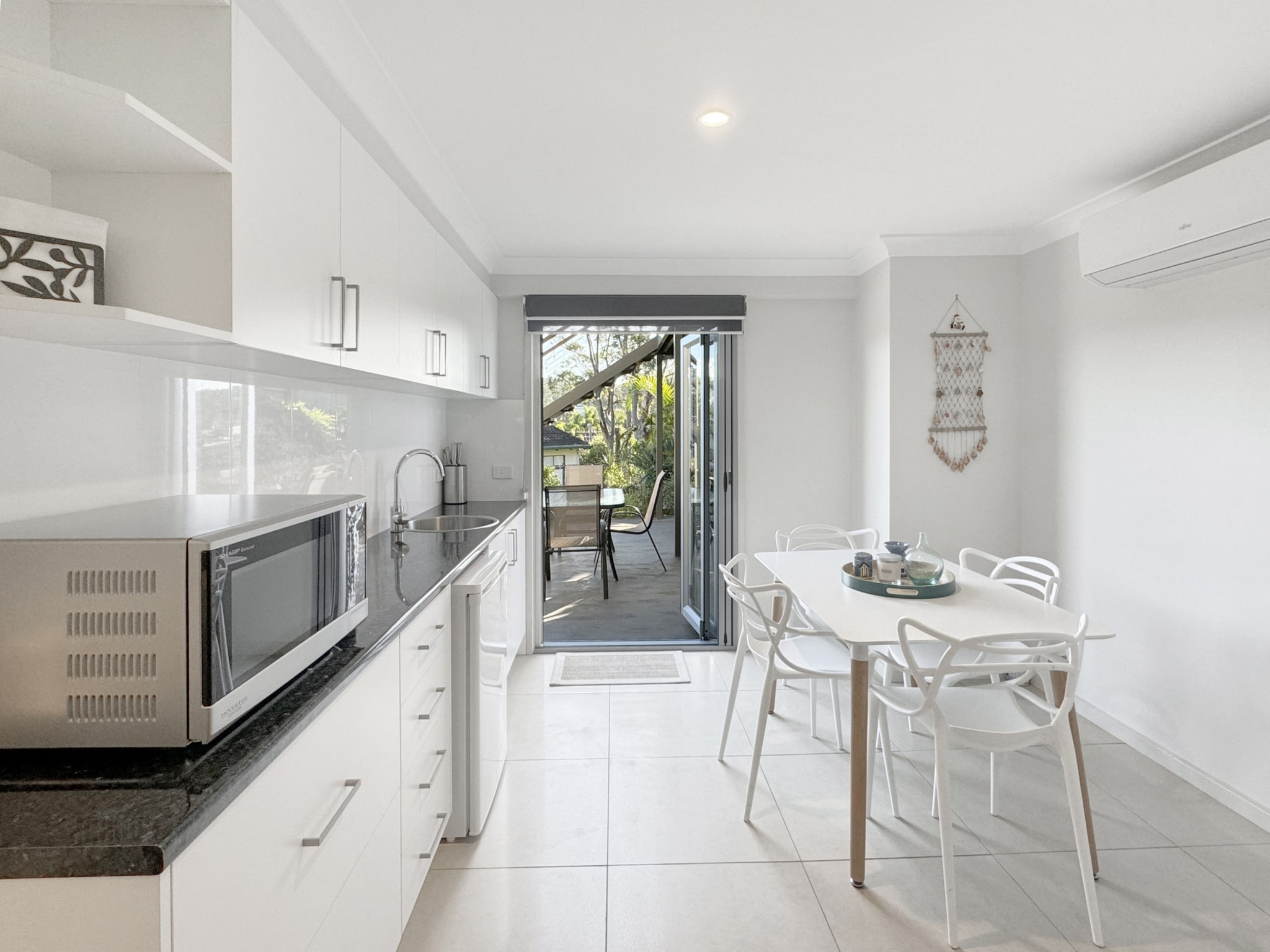 Spacious Beach Studio With Alfresco Dining - Australia