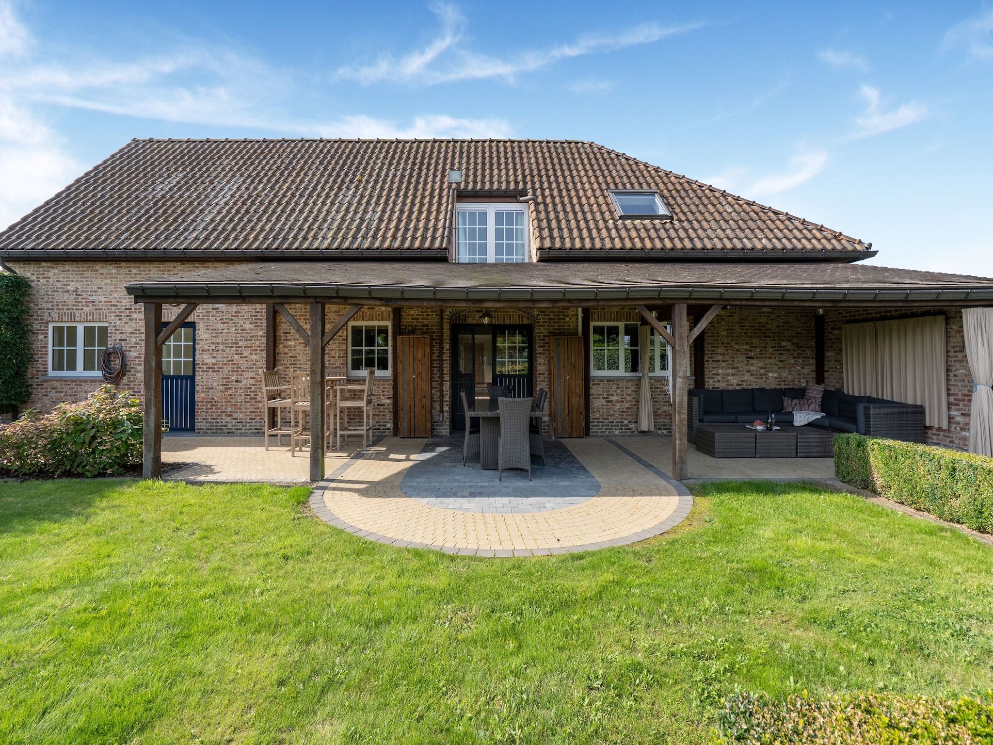 Charming Farmhouse For 18 Guests - Hasselt
