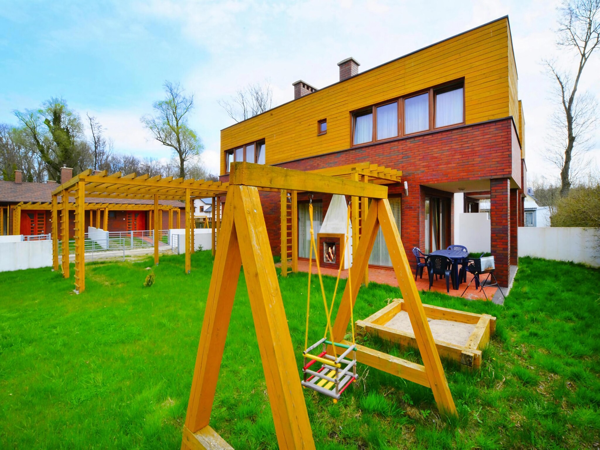 Comfortable Holiday Home With A Private Garden - Sarbinowo