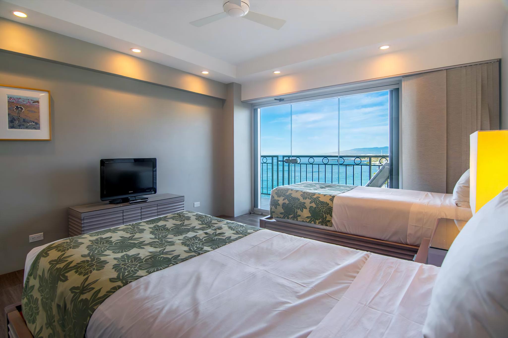 Panoramic Oceanfront Views And Spacious Layout - Stunning Island Escape - Honolulu, HI
