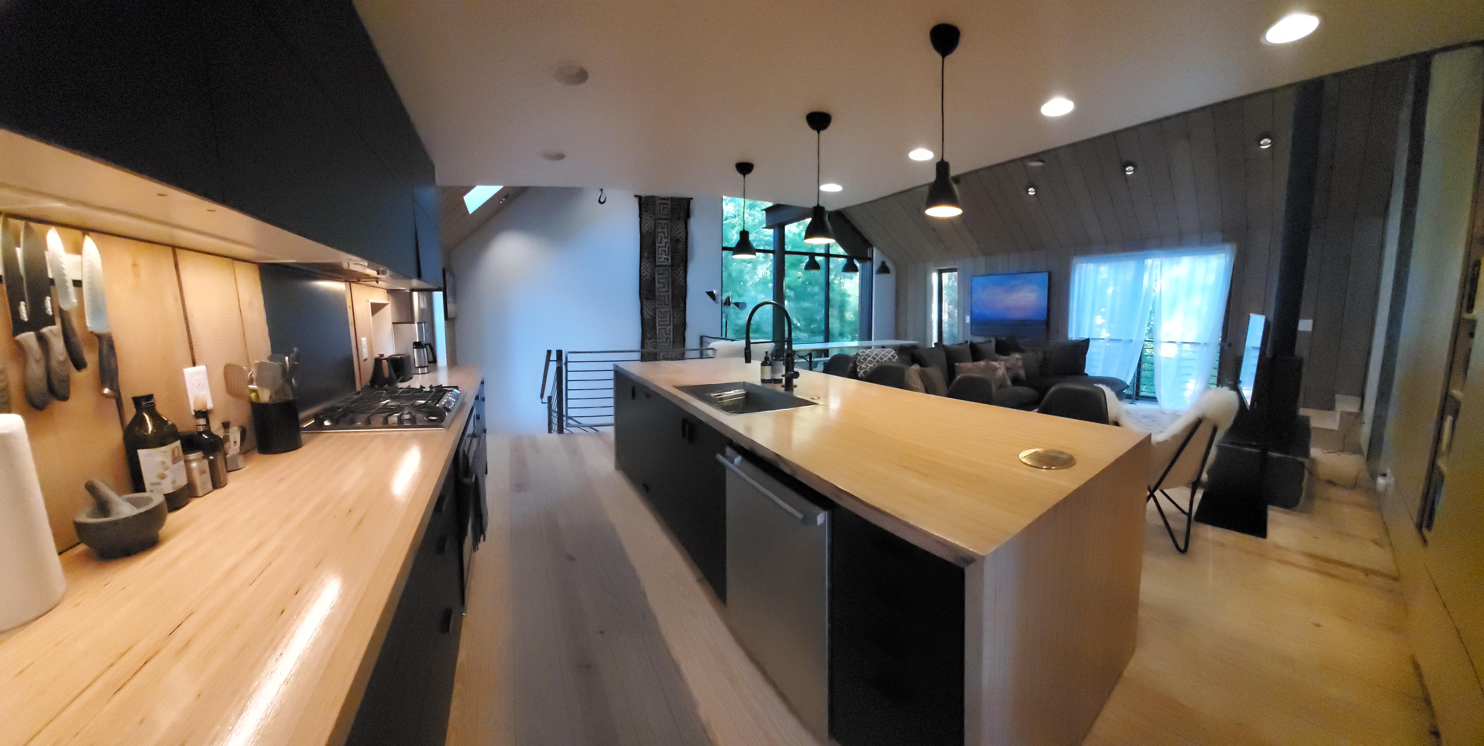 Stream-side Patio And Deck With Hot Water Tub - Stunning Modern Haven - Bozeman, MT